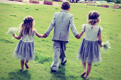 Including young children at a wedding